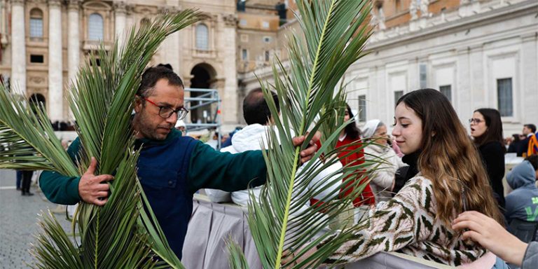 Vatican publishes Holy Week, Easter schedule with no mention of Pope ...