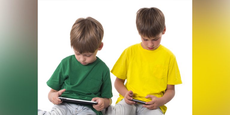 ACU study finds parents need to screen their kids’ screen time - CathNews