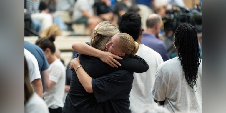 Vigil held at Minnesota Catholic school after deadly shooting - CathNews