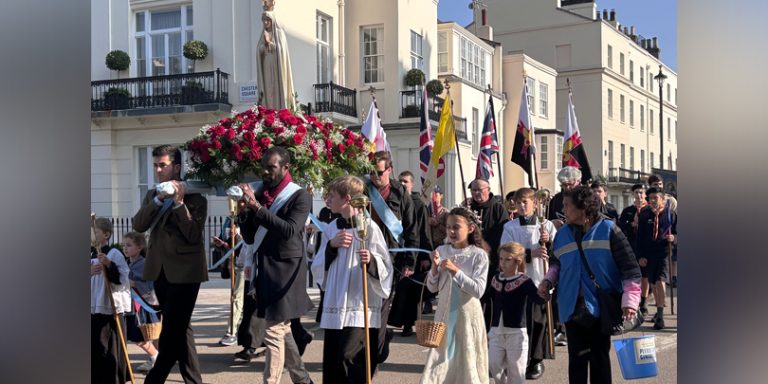 London Rosary Crusade attracts 2000 faithful - CathNews