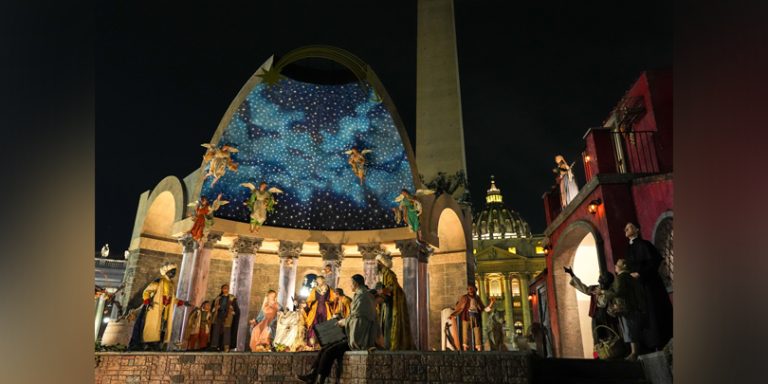 Nativity scene, Christmas tree signs of faith and hope: Pope - CathNews