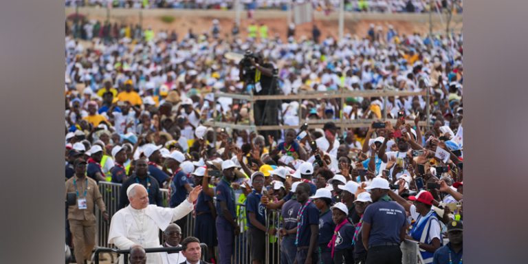 Pope tells Angolans to look to the future with hope - CathNews