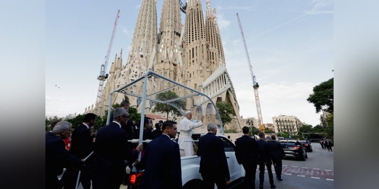 Pope blesses and inaugurates new tower of Sagrada Familia - CathNews