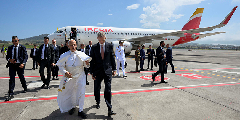 Pope returns to Rome on Spanish royal jet after plane grounded - CathNews